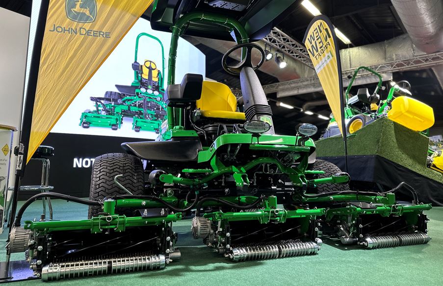Golf Business News - John Deere launches electric greens mowers and hybrid innovations at BTME 2023
