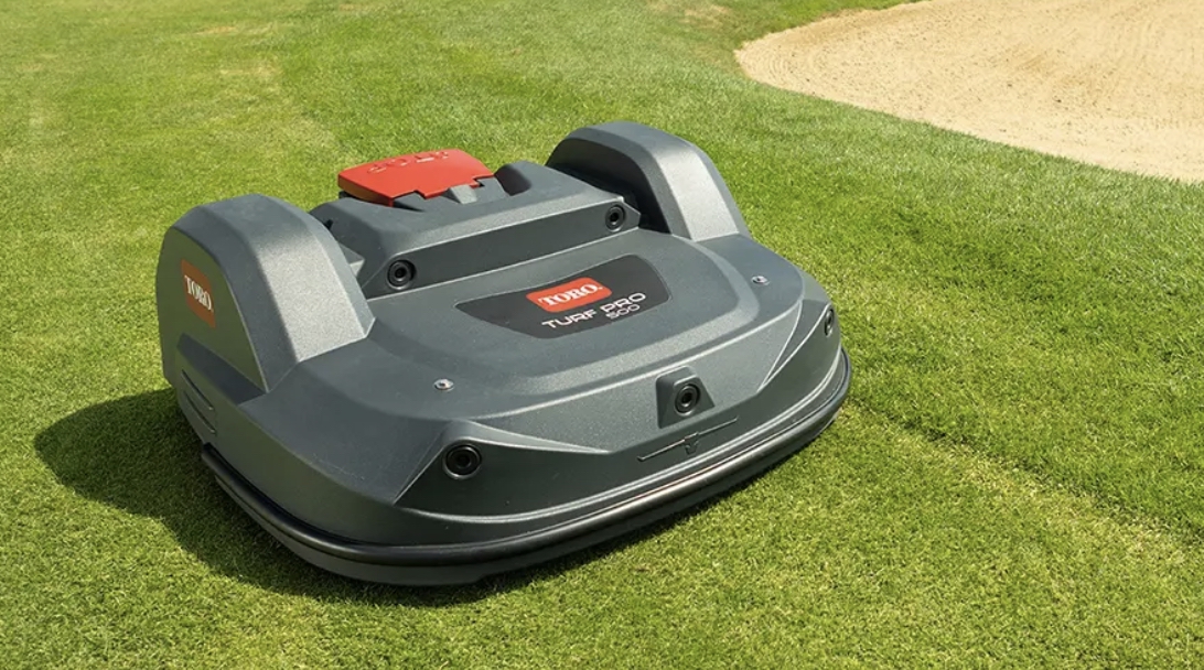Golf Business News - Thonock Park invests in Toro robotic mower fleet